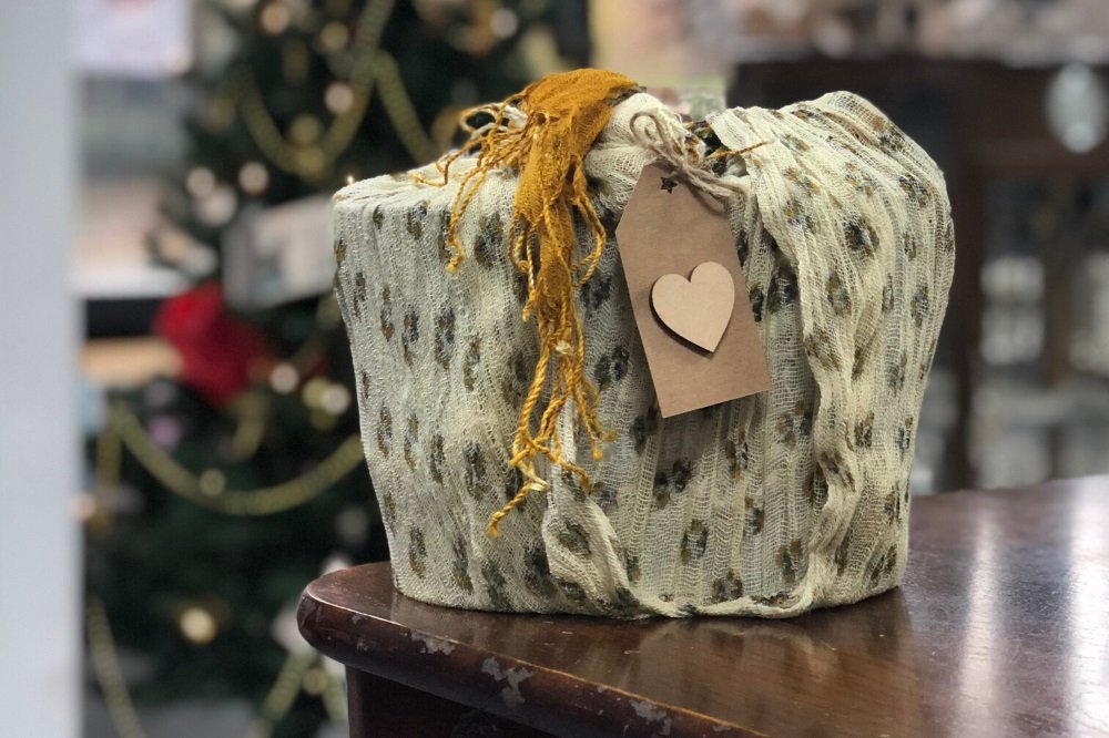 Sustainable Gift Wrapping Options - Snooty Catz